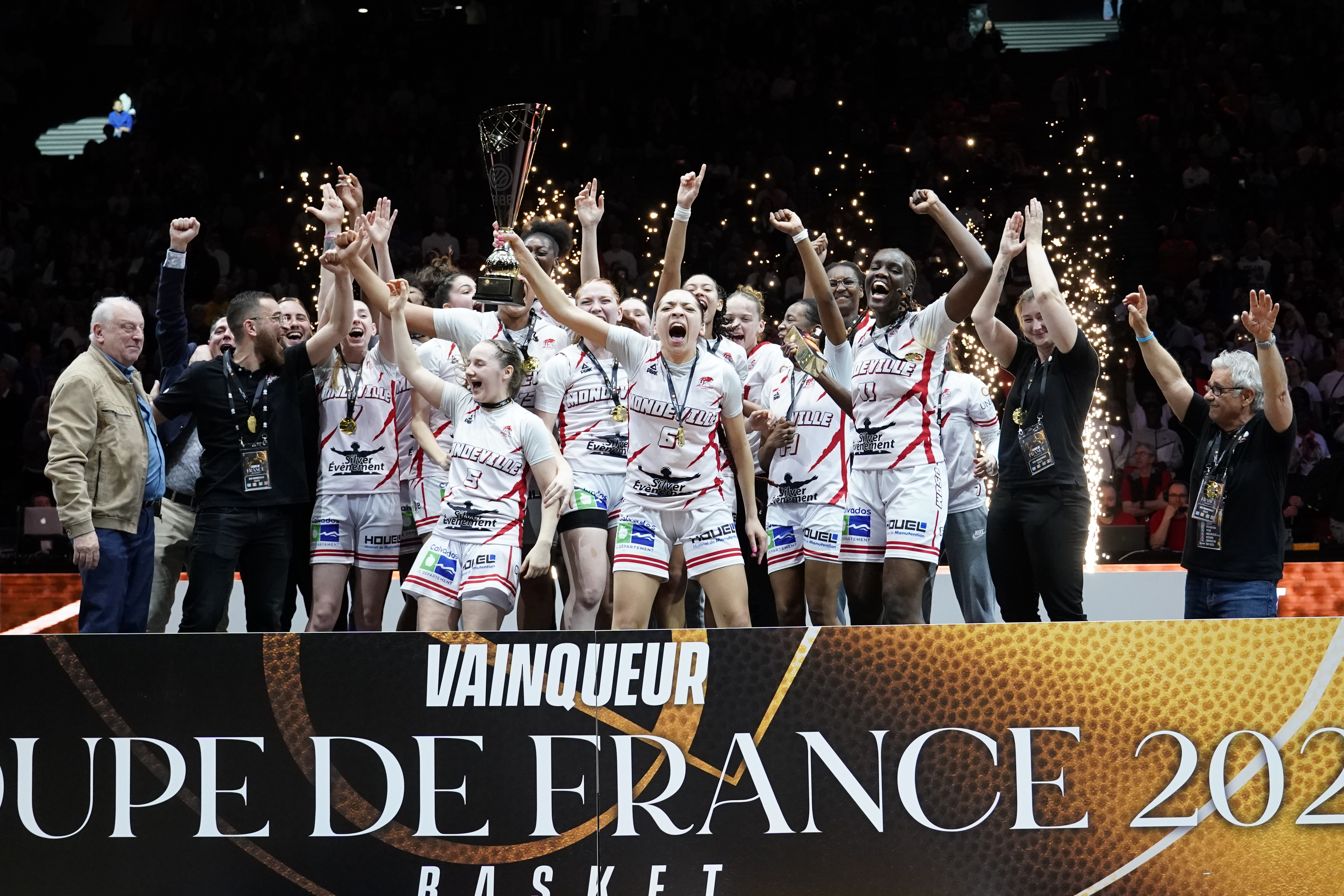 Les U18 féminines débutent sur des plateaux | FFBB